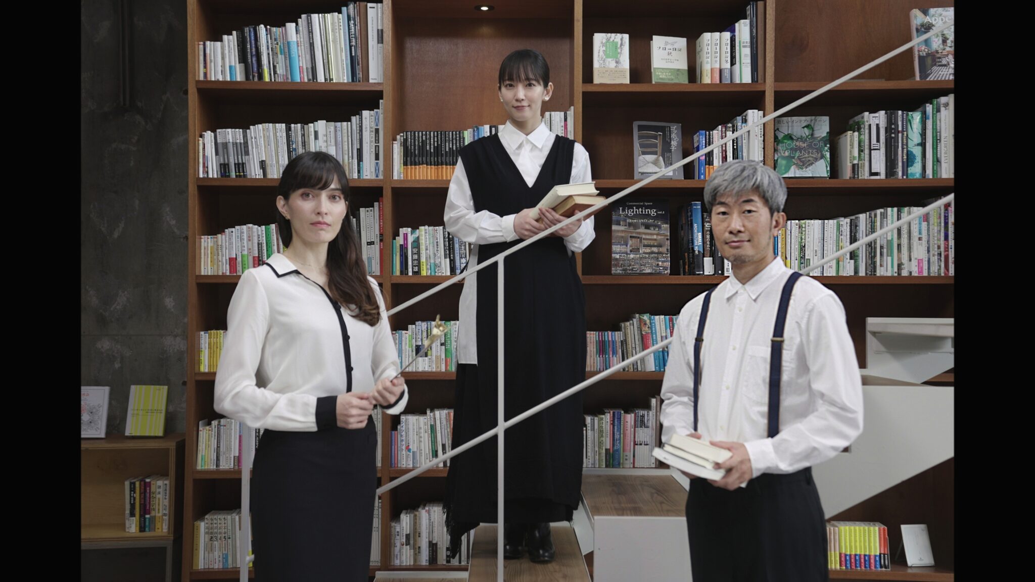 ブックディレクター・幅允孝さんが語る『NHK理想的本箱』と読書への思い | ほんのひきだし